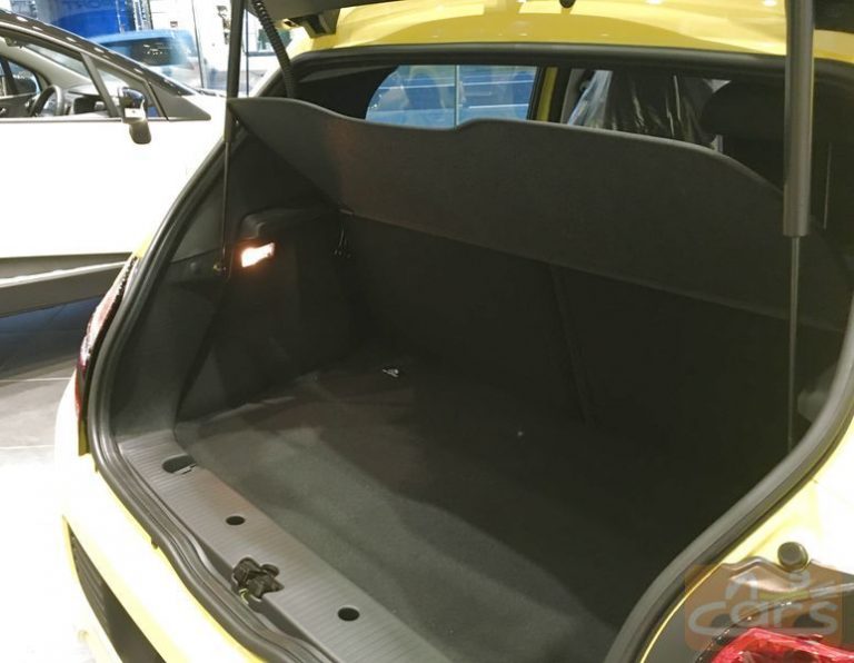 ルノートゥインゴ試乗レビュー！オシャレさと廉価車の質が共存するデザイン＆実用性 - newcars.jp(ニューカーズ)